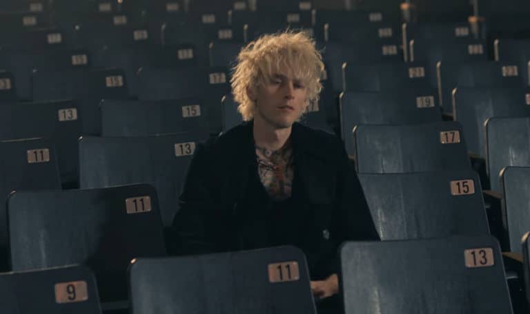 Machine Gun Kelly dévoile le film « Downfalls High » - Stars et people ...